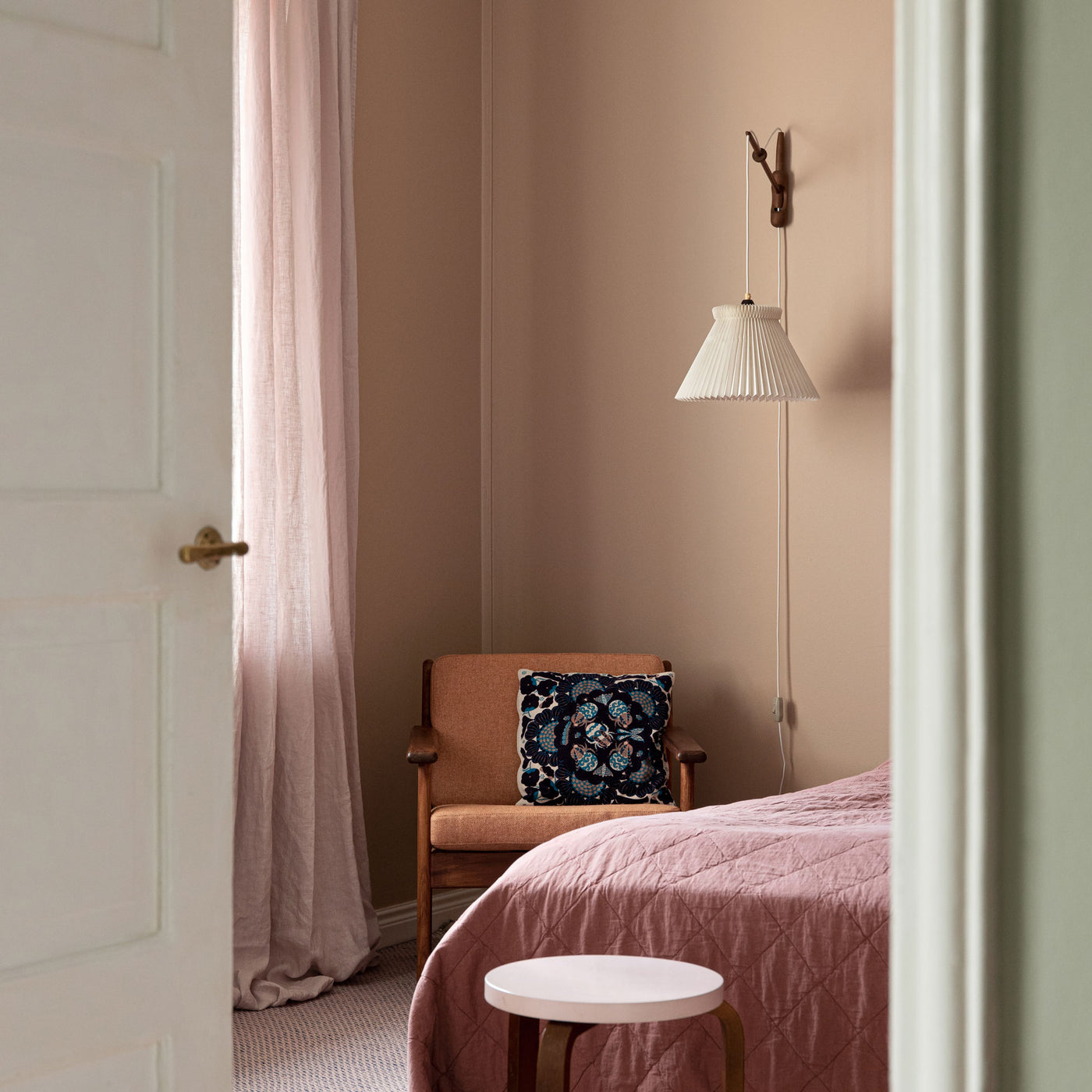 SIRI matte finish interior paint, rose-beige